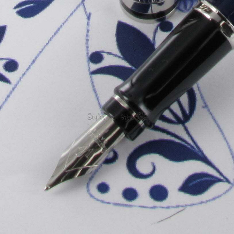 Stylo Plume Moyenne Waterman® Expert Deluxe L'essence du Bleu - Design